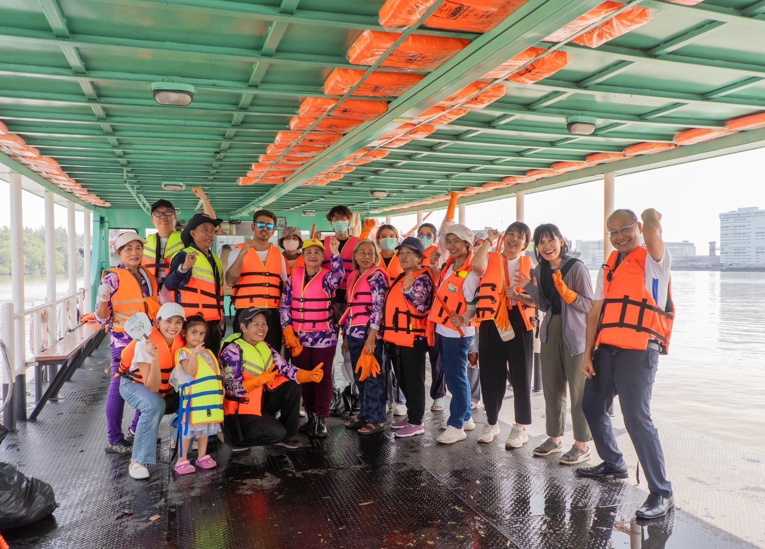 CSR Project: Cleaning Up After Loy Krathong at Wat Chak Daeng – Giving ...